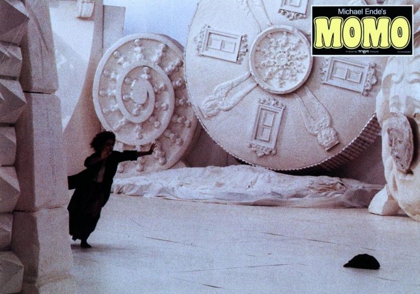 Momo: DVD oder Blu-ray leihen - VIDEOBUSTER.de