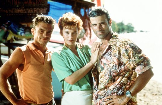 Tropical Heat - Staffel 1: DVD oder Blu-ray leihen - VIDEOBUSTER.de