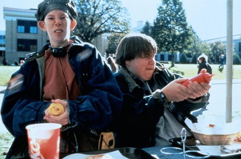 Angus: DVD oder Blu-ray leihen - VIDEOBUSTER.de