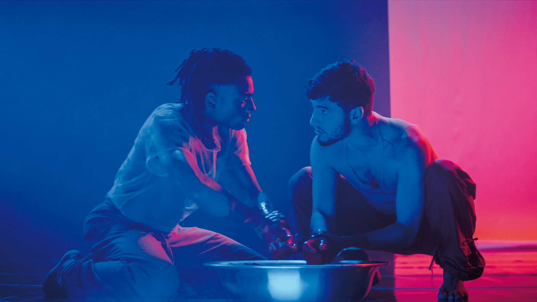 Night Stage: Blu-ray, 4K UHD, DVD leihen - VIDEOBUSTER