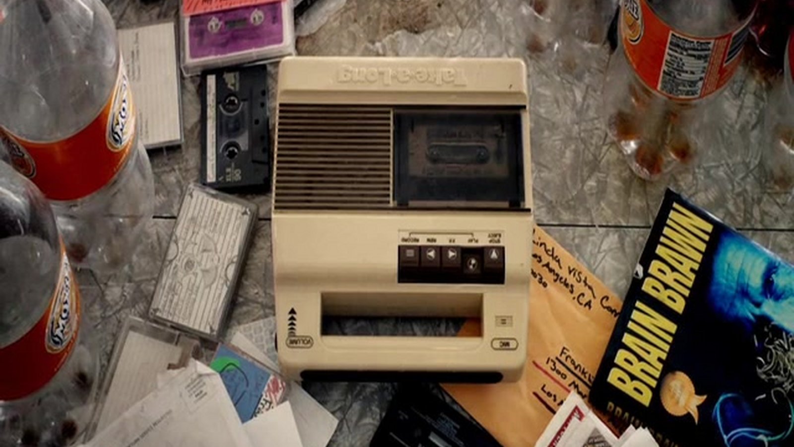 Small Apartments: Blu-ray, 4K UHD, DVD leihen - VIDEOBUSTER