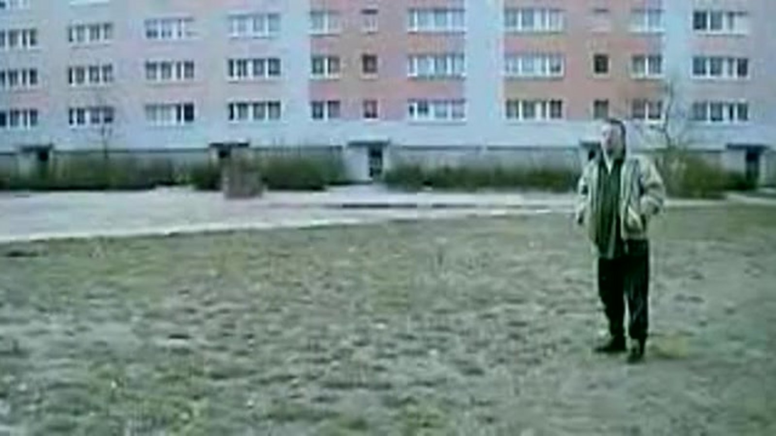 Halbe Treppe: Blu-ray, 4K UHD, DVD leihen - VIDEOBUSTER