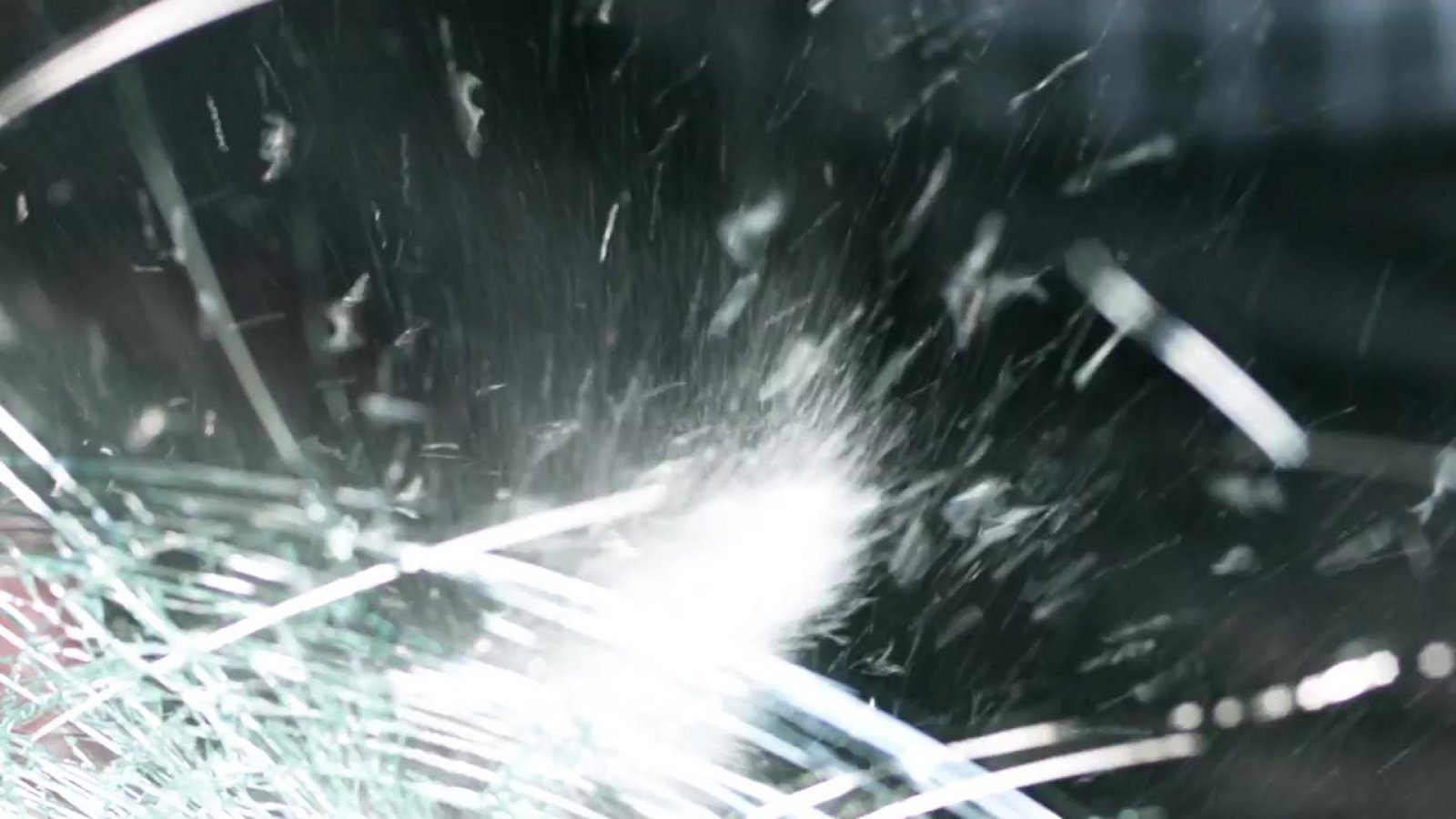 Cracked: DVD oder Blu-ray leihen - VIDEOBUSTER