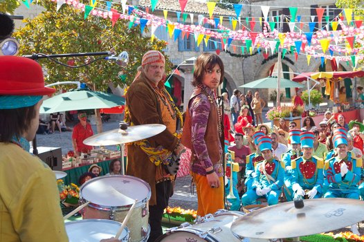 Happy Metal: DVD, Blu-ray oder VoD leihen - VIDEOBUSTER.de