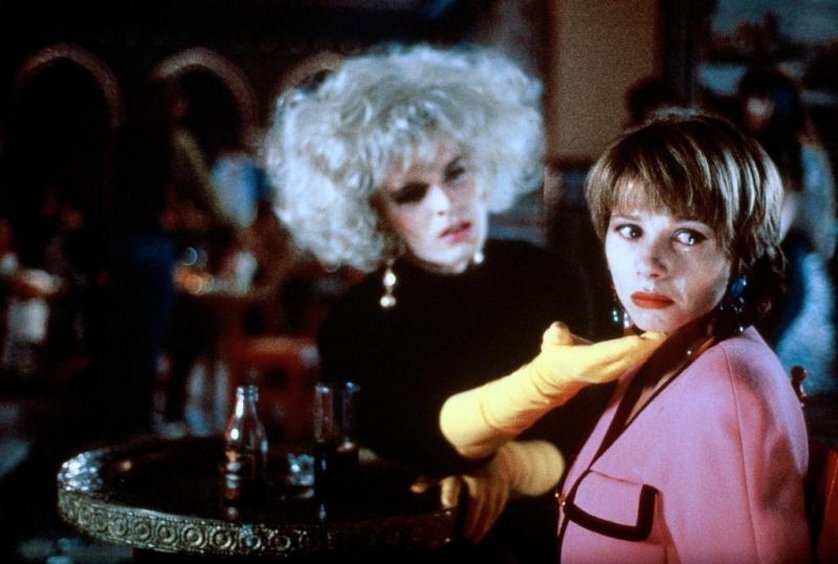 High Heels: DVD oder Blu-ray leihen - VIDEOBUSTER.de