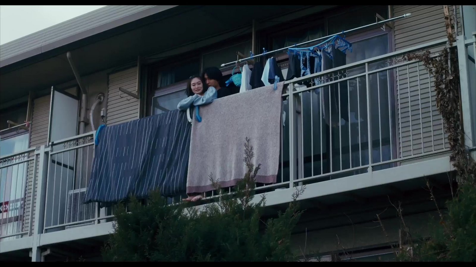 Hand: Stream, Blu-ray, 4K UHD oder DVD - VIDEOBUSTER