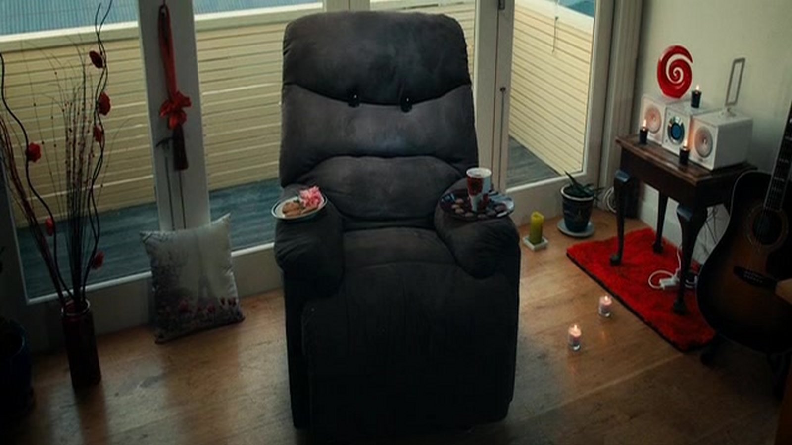 Killer Sofa: Blu-ray, 4K UHD, DVD leihen - VIDEOBUSTER