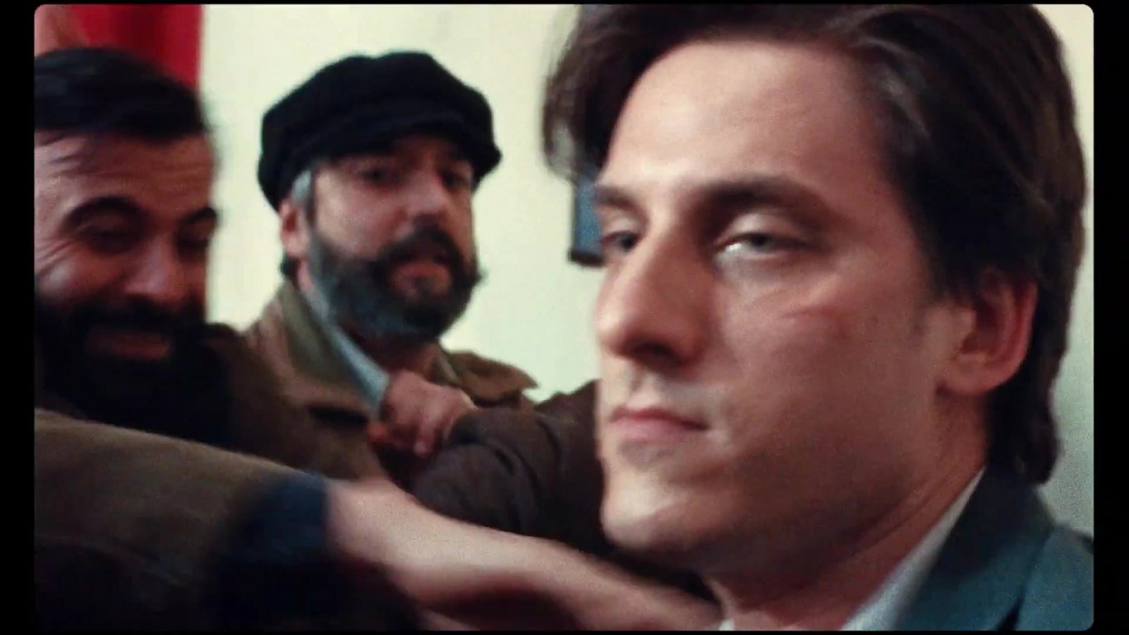 Martin Eden: Stream, Blu-ray, 4K UHD oder DVD - VIDEOBUSTER